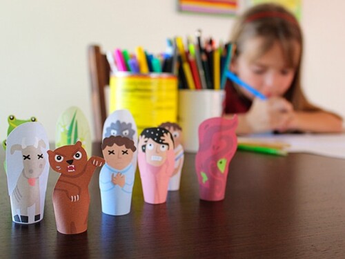 Passover Finger Puppets - Ten Plagues Craft for Kids | Tori Avey